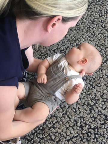 3 tips for ‘handling’ your baby supportively this festive season!